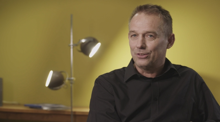 Willem Los vertelt: hoe is het nu met de jongeren uit De Schuldmachine ...